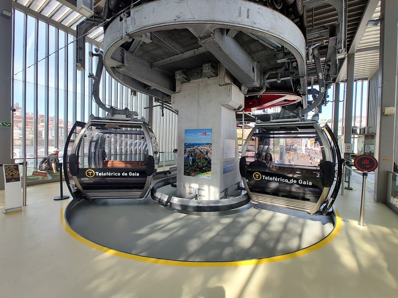 Teleferico de Gaia-Gaia Cable Car, Gaia, Portugal + Guindais Funicular ...